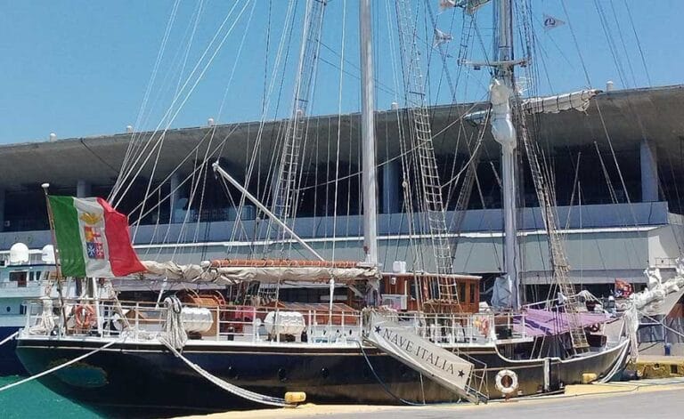 Το ιστιοφόρο πλοίο «Nave Italia» στο Λιμένα Πειραιά – ΝΑΥΣ